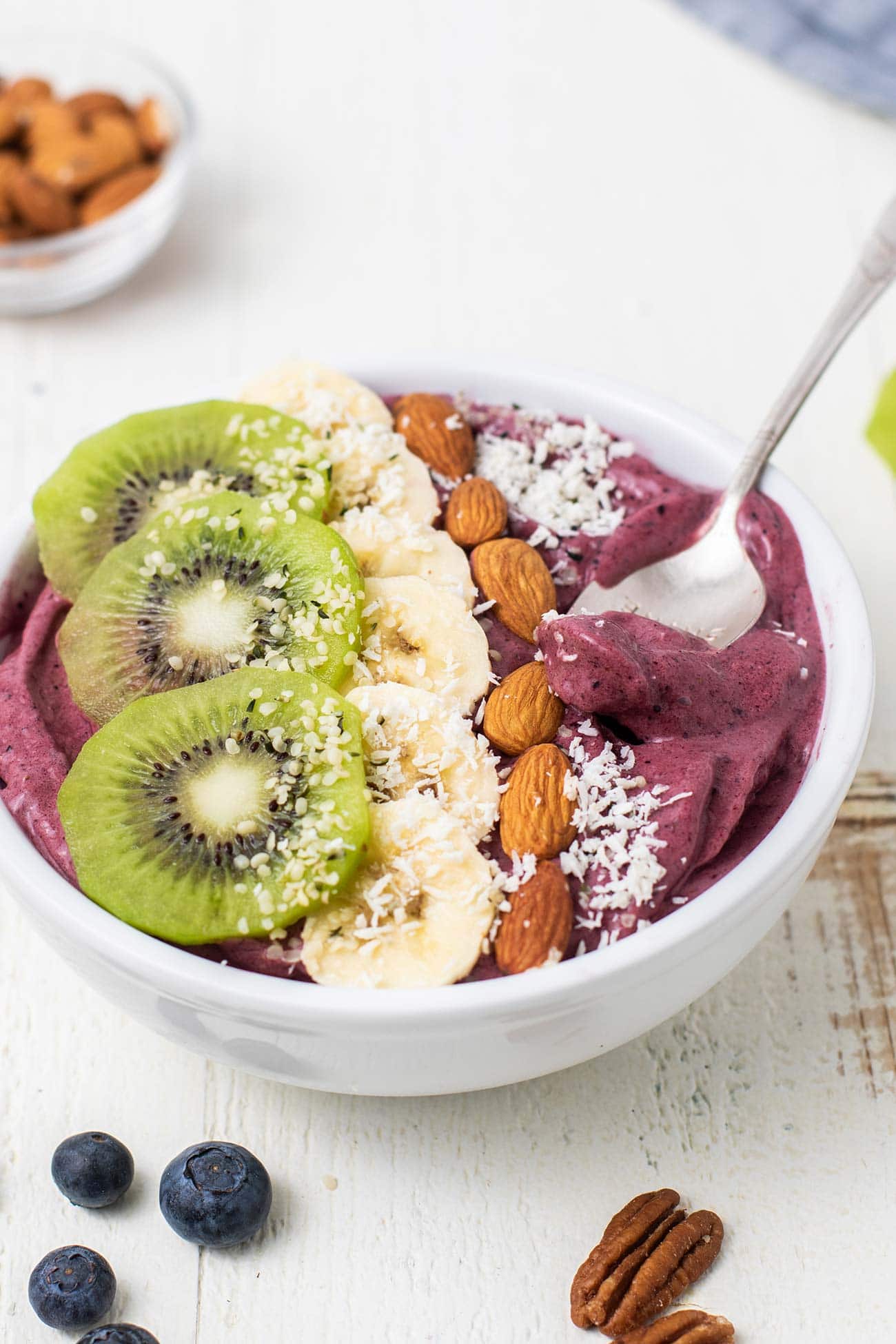 Açai Smoothie Bowl - How to Make an Acai Smoothie Bowl