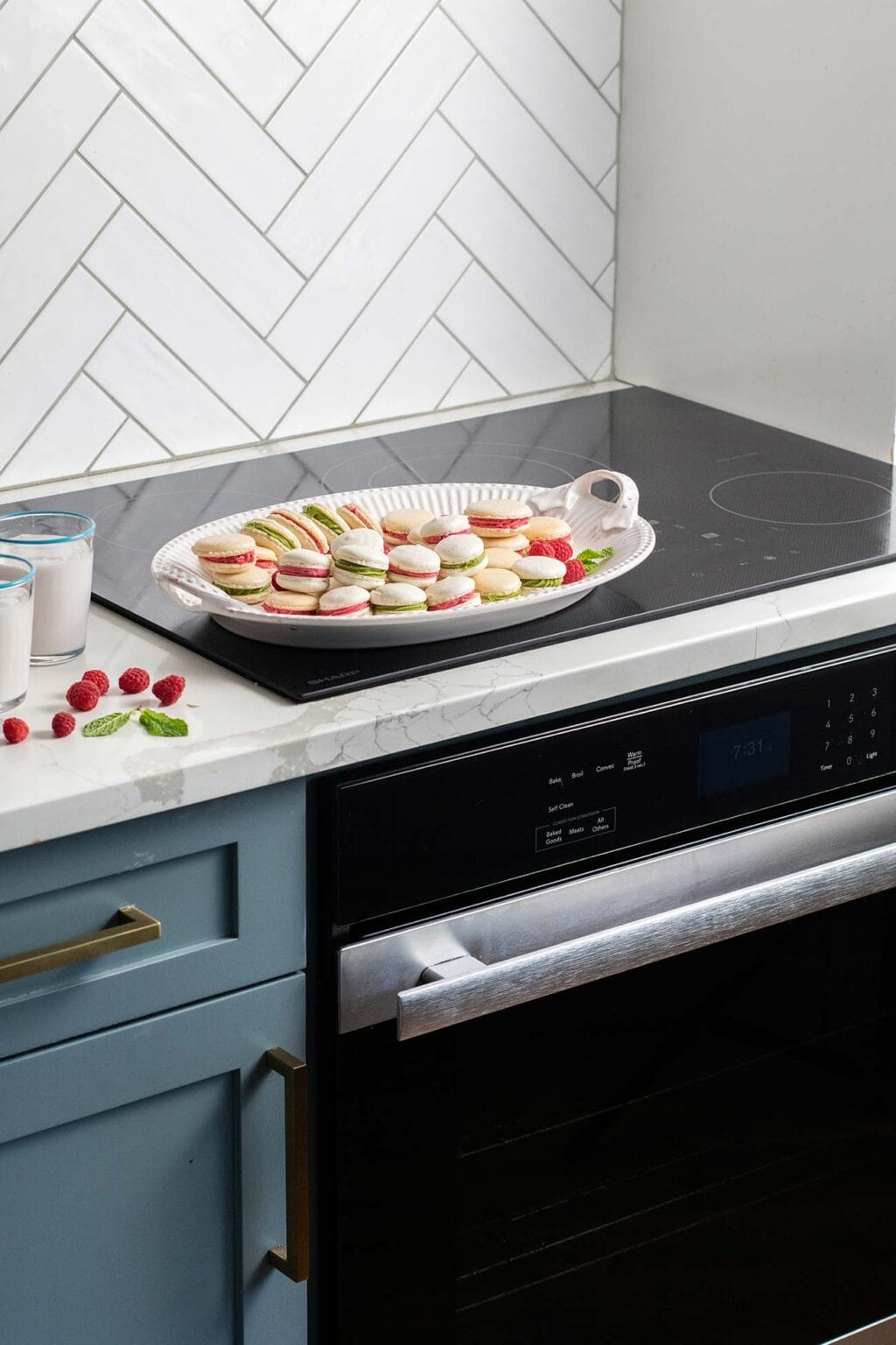 Vanilla Bean French Macarons (Raspberry & Mint Fillings!) - Sunkissed ...