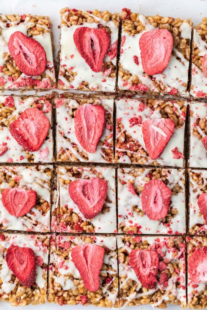 Strawberry Rice Crispy Treats (w/ White Chocolate Drizzle!) - Sunkissed ...