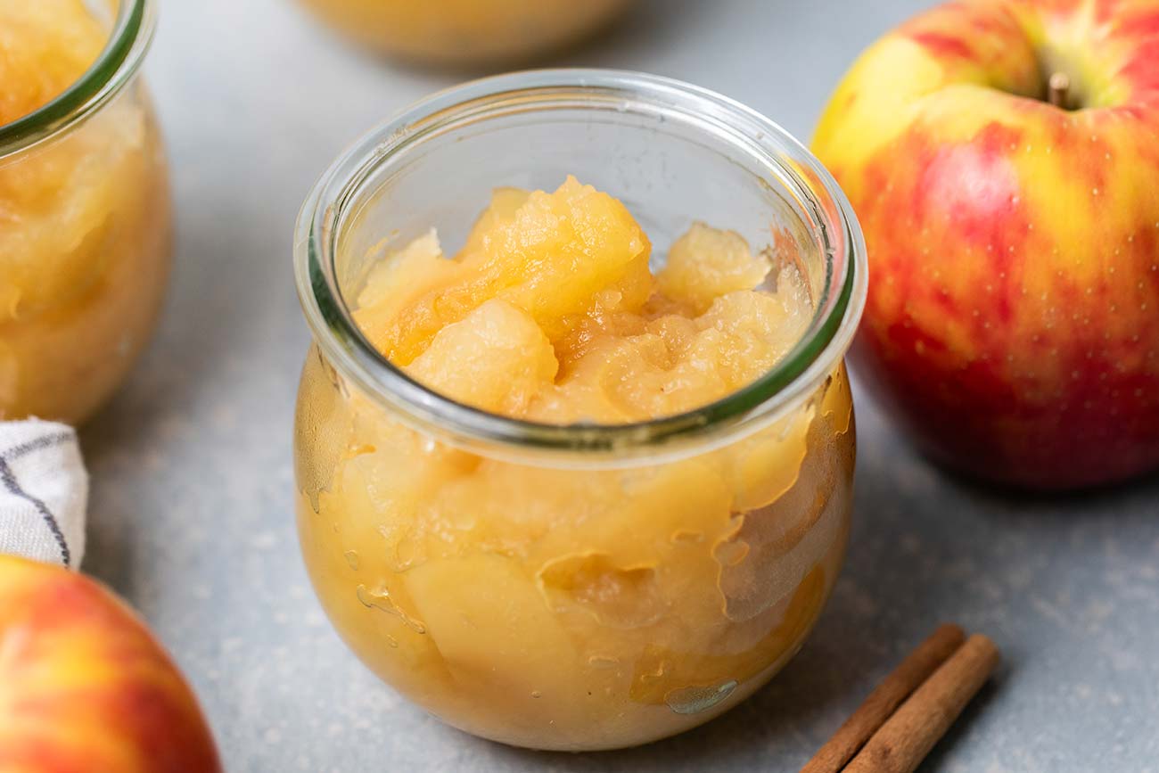 Homemade Chunky Applesauce Recipe (with Cinnamon!)